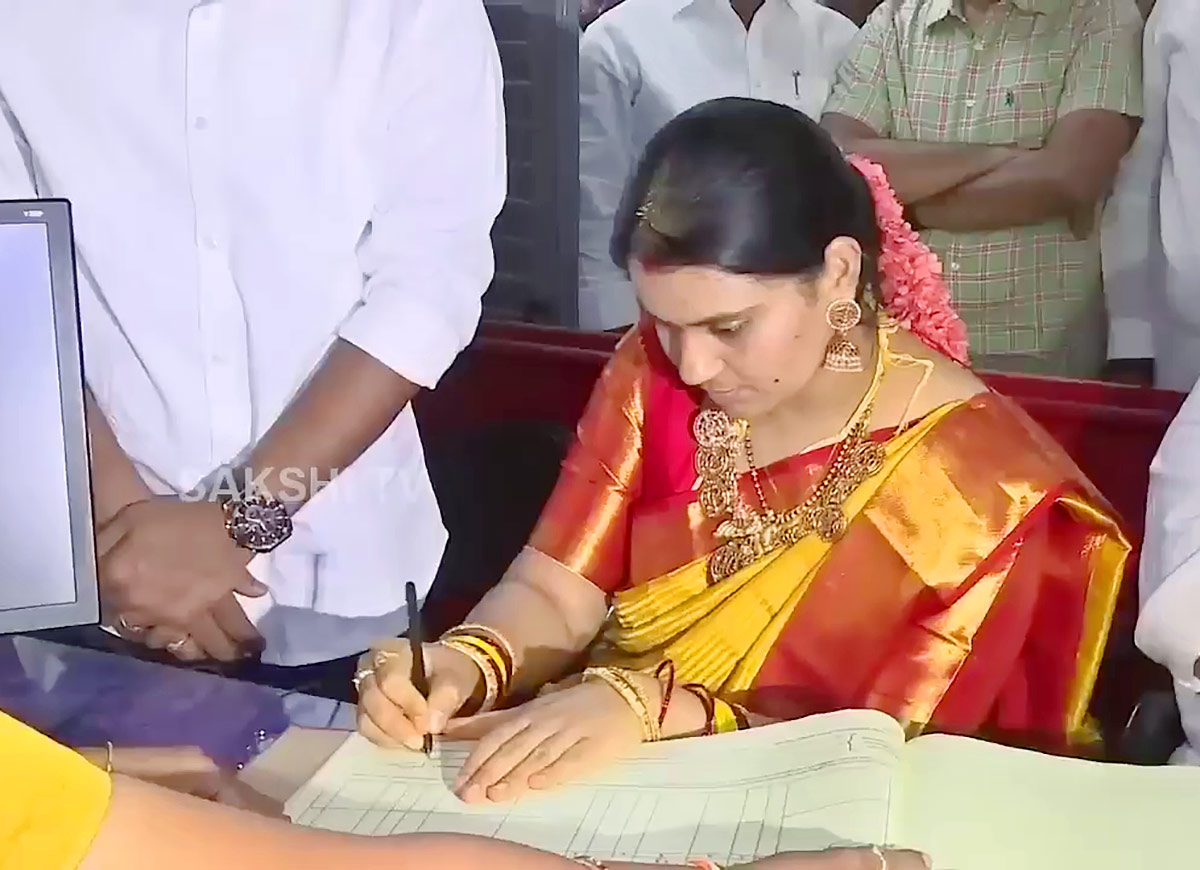 వైఎస్సార్‌ జిల్లా : కుమార్తెకు ఆదర్శ వివాహం చేసిన ఎమ్మెల్యే రాచమల్లు (ఫొటోలు) | Proddatur MLA ...